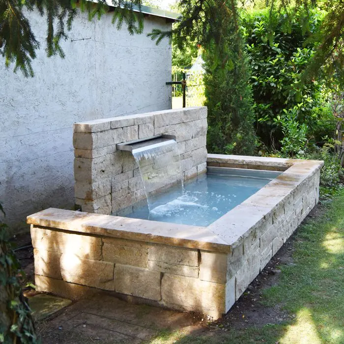 Wasserfall Im Garten Brunnen